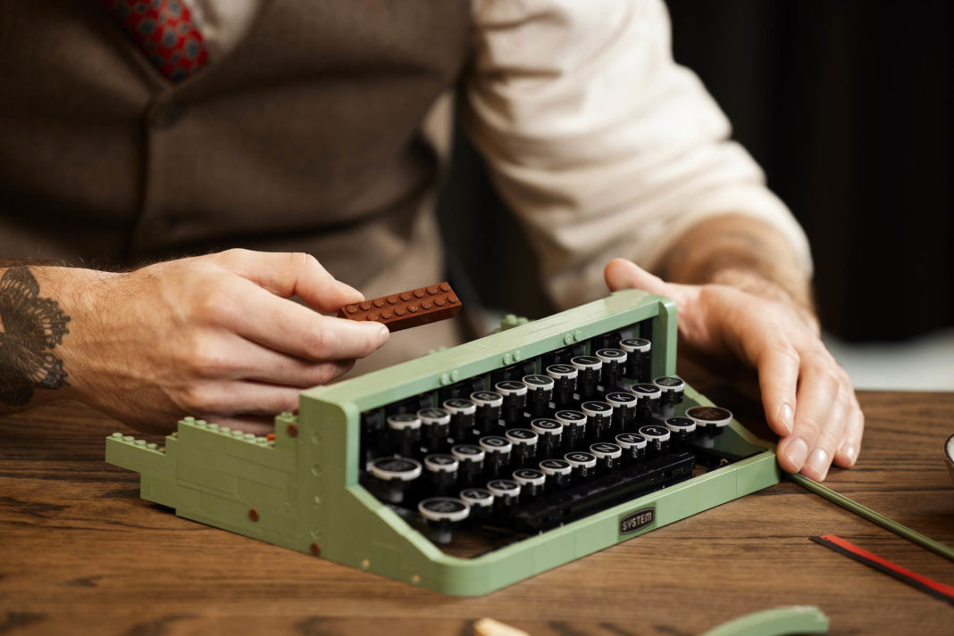 Hipsters Rejoice! You Can Soon Build Your Own Vintage Typewriter - FBTB